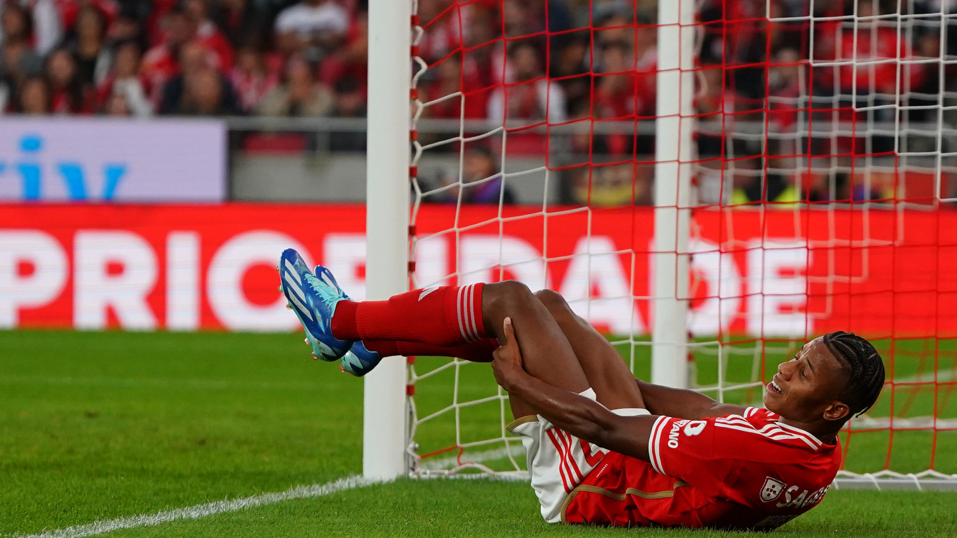 Neres não joga mais este ano - Bancada Central